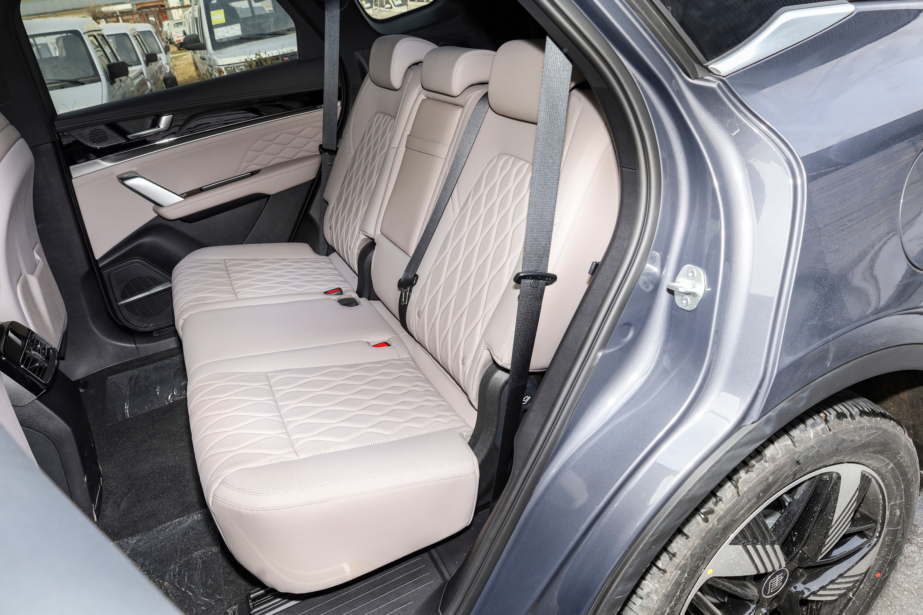 【2024款 唐新能源 DM-i 荣耀版 1.5T 112km 前驱尊贵型 7座汽车报价_图片_参数配置】-易车_比亚迪王朝酒泉极硕4S店