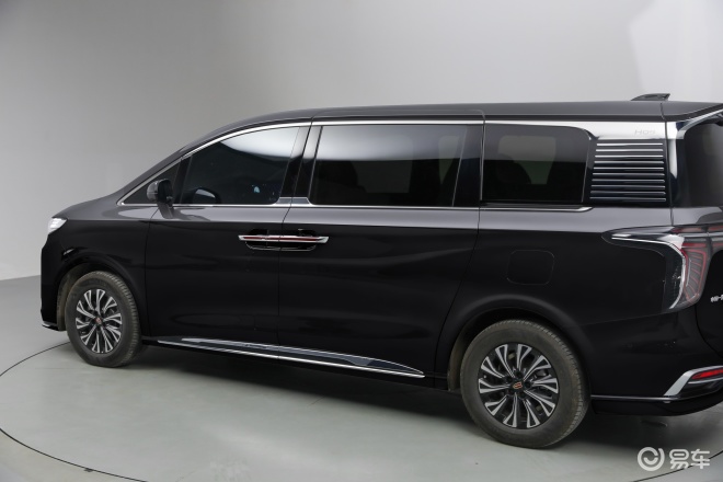 【红旗HQ9 PHEV欢迎垂询 售35.88万起_汽车新闻】-易车_深圳福田红旗体验中心