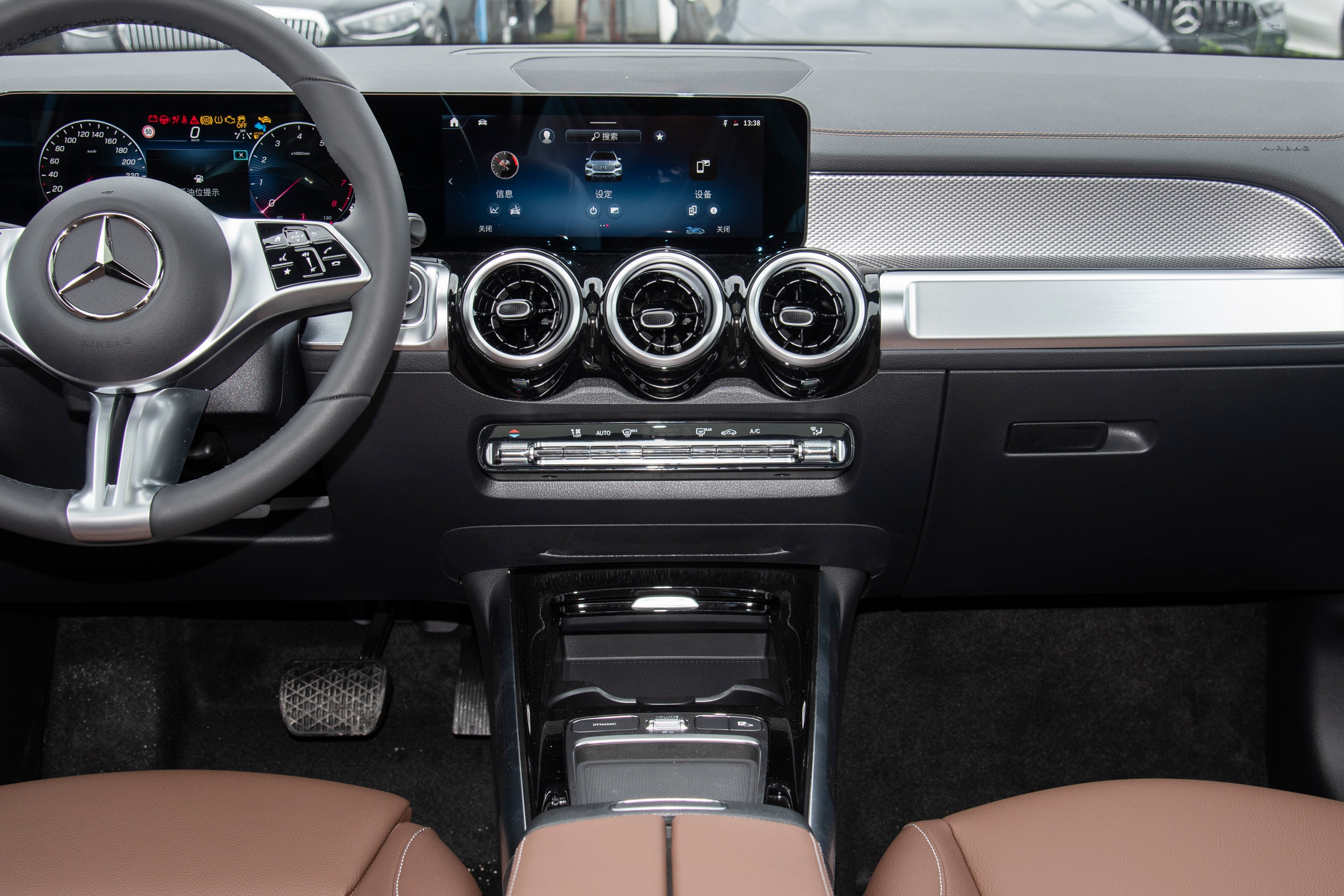 【2025款 奔驰GLB 改款 GLB 200 动感型 5座汽车报价_图片_参数配置】-易车_奔驰深圳鹏峰