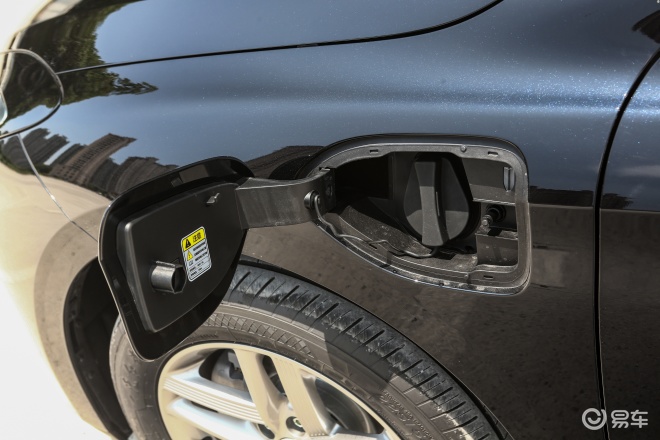 【红旗E-QM5享受补贴还优惠3万元_汽车新闻】-易车_深圳福田红旗体验中心