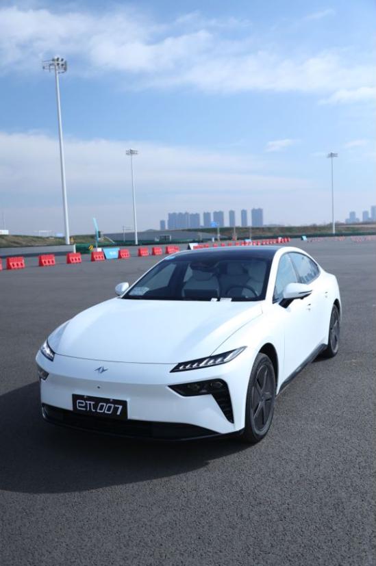 【东风奕派 007 宛如一颗璀璨的明星_汽车新闻】-易车_东风奕派广州鑫世纪