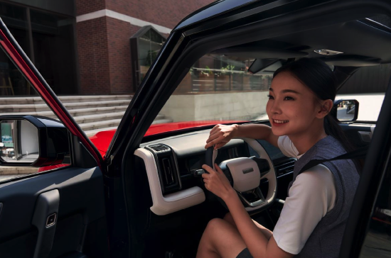 【iCAR 03T不只是拉风_汽车新闻】-易车_iCAR长沙盈丰店（爱咖）